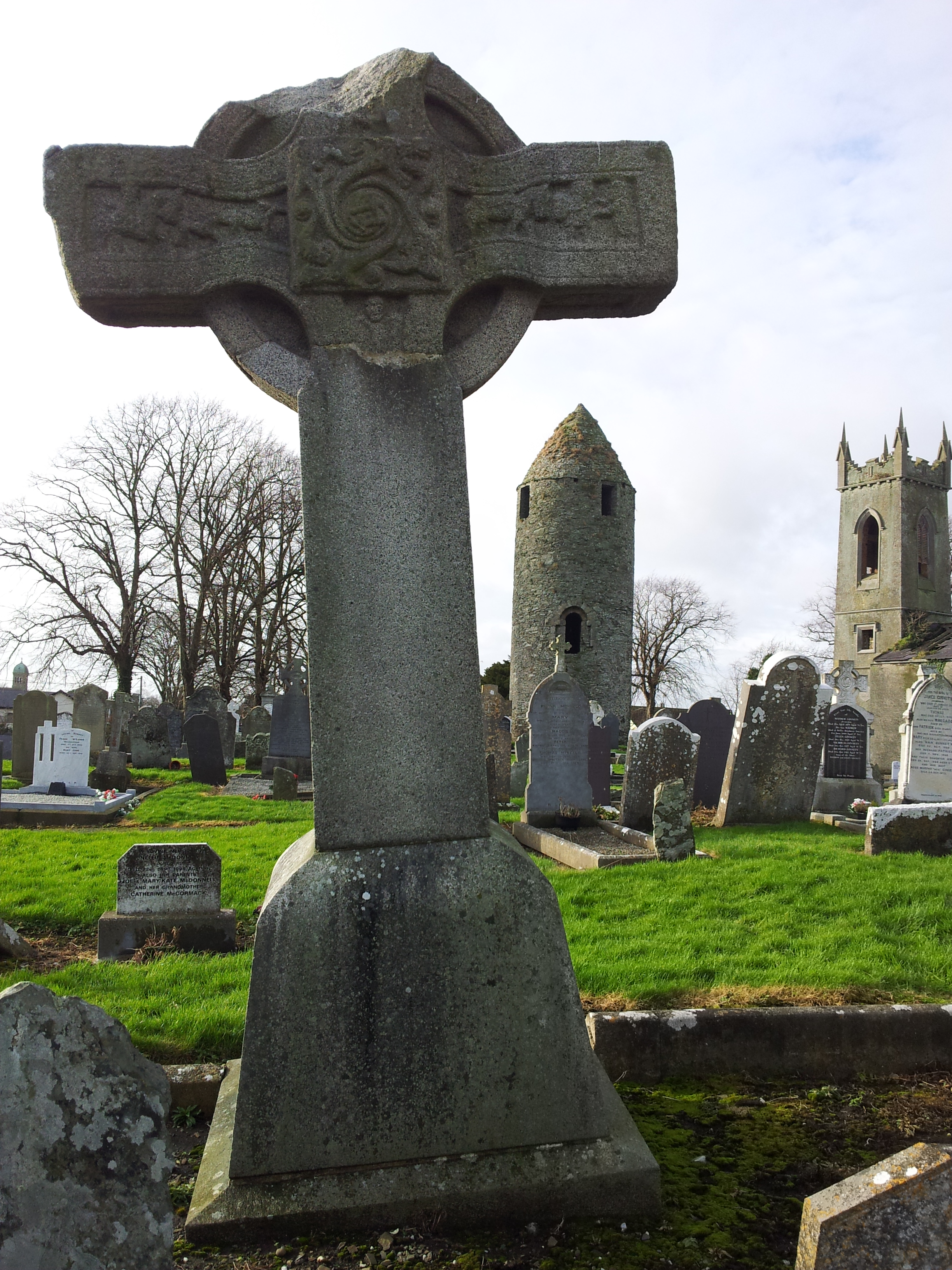20. Dromiskin Monastery, Round Tower and High Cross, Co Louth | Visions ...